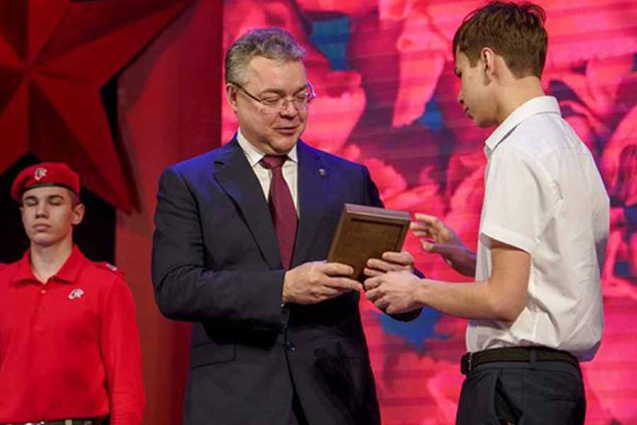 Истлевший медальон и школьное сочинение: как подросток помог семье ...